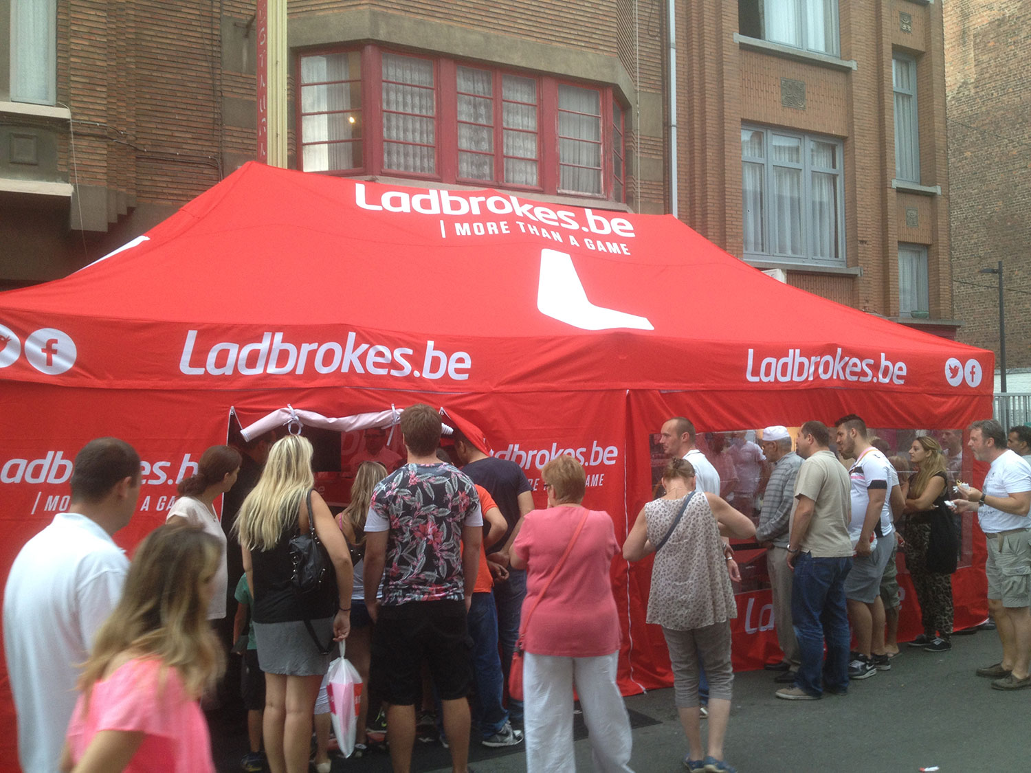 Promotie tent van topkwaliteit. UPPE levert het snelst